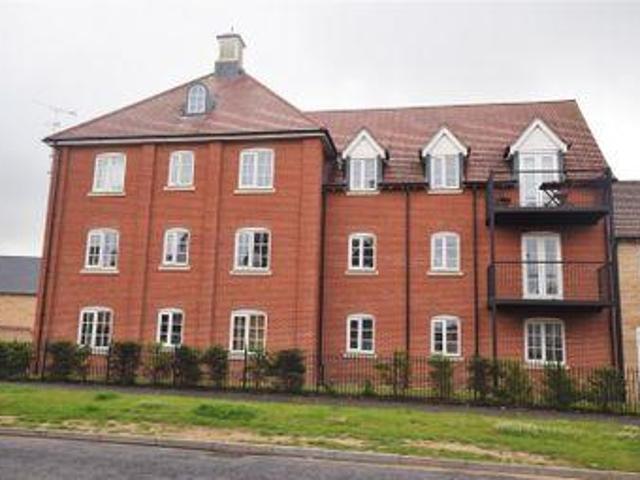 2 Bedrooms Flat for rent in Hooper Avenue, Colchester CO2
