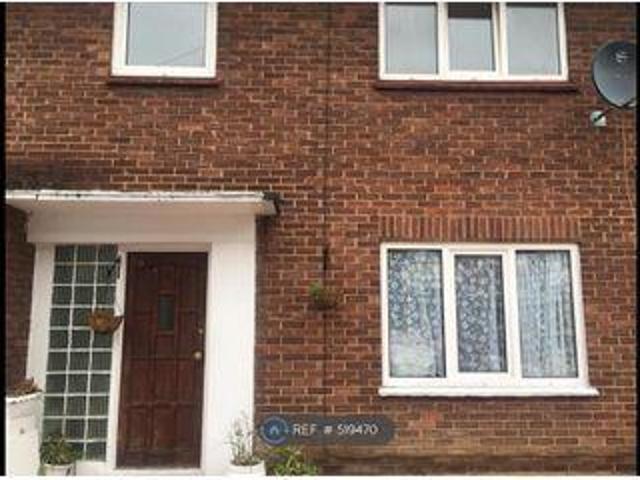 2 Bedrooms Flat for rent in Hooper Road, London E16