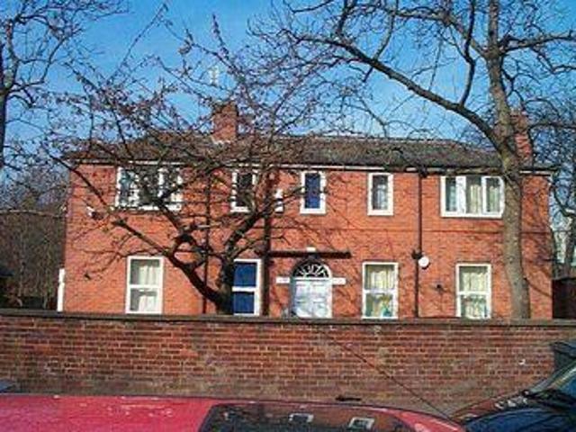 2 Bedrooms Flat for rent in Hope Road, Anson Road, Manchester M14
