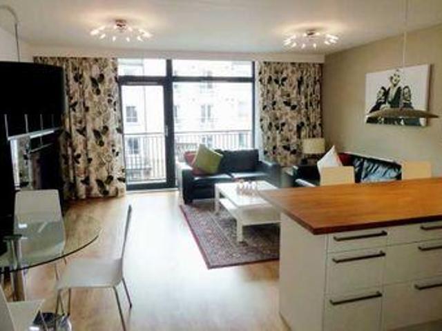 2 Bedrooms Flat for rent in Hopetoun Street, Edinburgh EH7