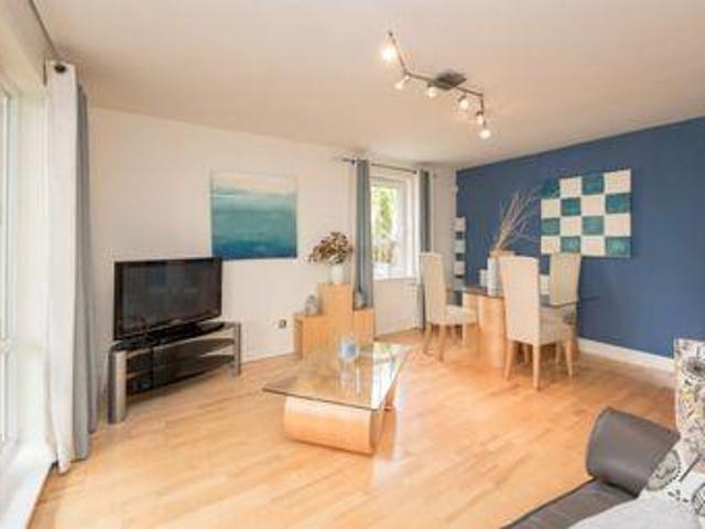 2 Bedrooms Flat for rent in Hopetoun Street, Edinburgh EH7