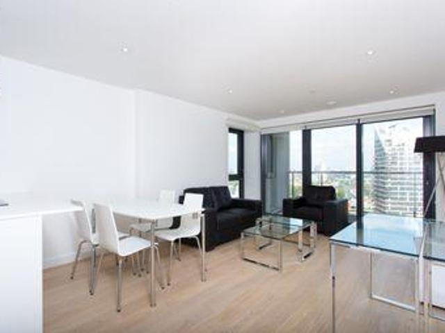2 Bedrooms Flat for rent in Horizons Tower, Yabsley Street, Canary Wharf E14
