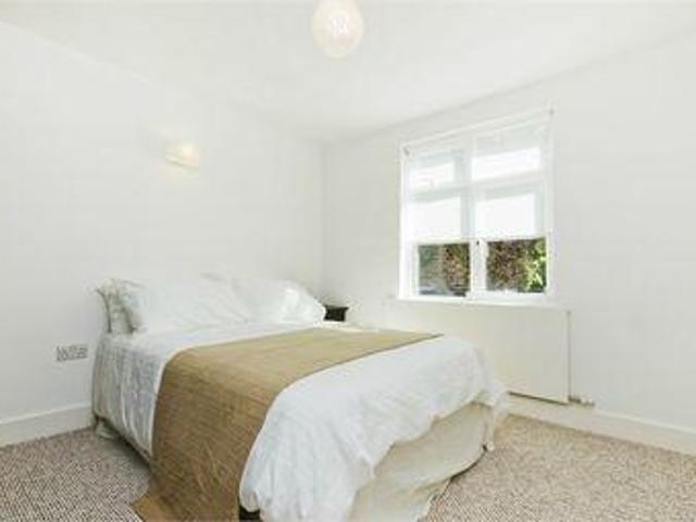 2 Bedrooms Flat for rent in Horn Lane, Acton W3