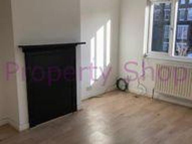 2 Bedrooms Flat for rent in Horn Lane, London W3