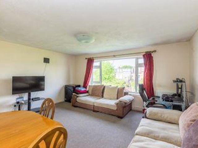 2 Bedrooms Flat for rent in Horn Lane, Woodford Green IG8
