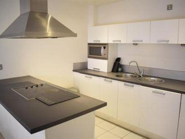 2 Bedrooms Flat for rent in Hornbeam Way, Manchester M4