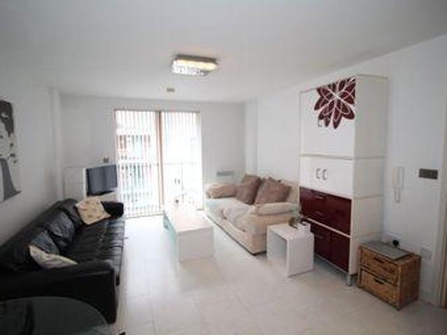 2 Bedrooms Flat for rent in Hornbeam Way, Manchester M4
