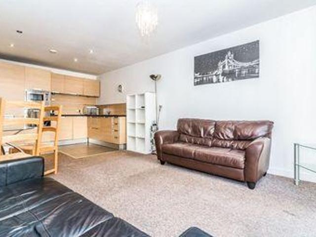 2 Bedrooms Flat for rent in Hornbeam Way, Manchester M4