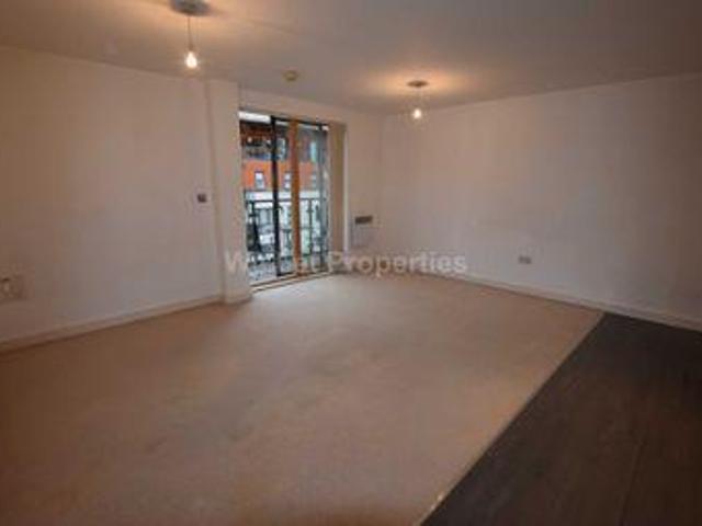 2 Bedrooms Flat for rent in Hornbeam Way, Manchester M4
