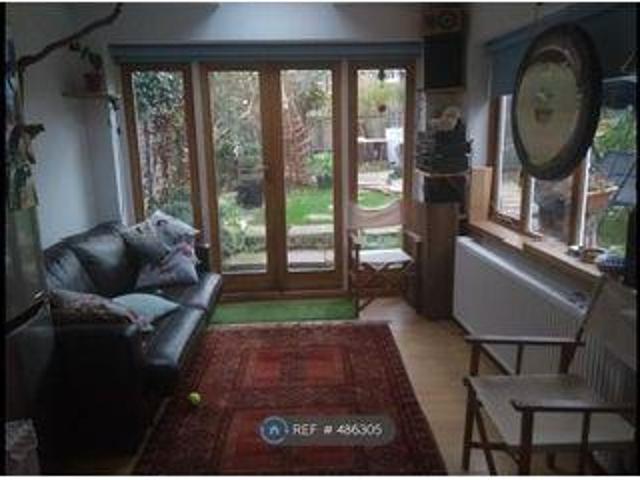 2 Bedrooms Flat for rent in Hornsey, London N8