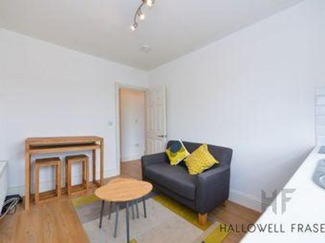 2 Bedrooms Flat for rent in Hornsey Road, London N19