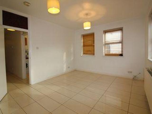 2 Bedrooms Flat for rent in Hornsey Road, London N19