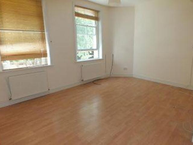 2 Bedrooms Flat for rent in Hornsey Road, London N7