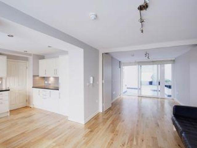 2 Bedrooms Flat for rent in Hornsey Road, London N7