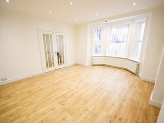 2 Bedrooms Flat for rent in Hornton Street, Kensington, London W8