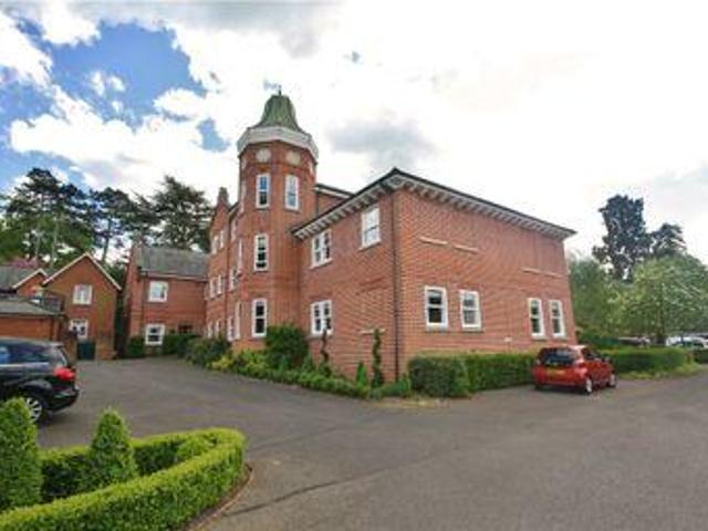 2 Bedrooms Flat for rent in Horseshoe Lane East, Guildford, Surrey GU1