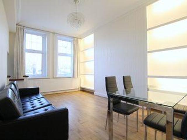 2 Bedrooms Flat for rent in Horton Street, Kensington High Street, London W8