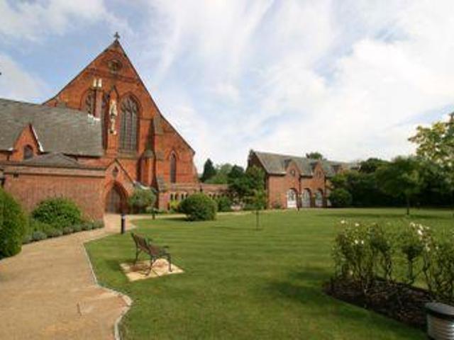 2 Bedrooms Flat for rent in Hatch Lane, Windsor SL4