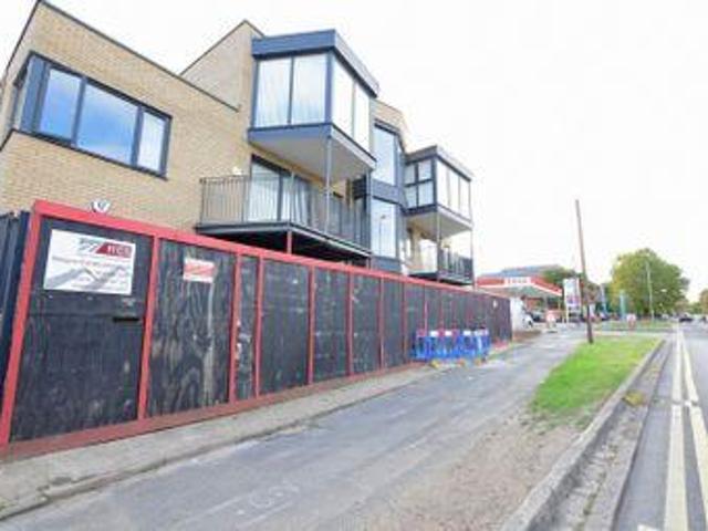 2 Bedrooms Flat for rent in Hatch Lane, Chingford, London E4