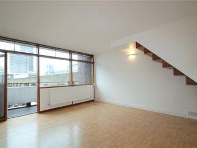 2 Bedrooms Flat for rent in Hatfield House, Golden Lane Estate, City Of London EC1Y
