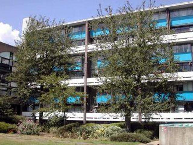 2 Bedrooms Flat for rent in Hatfield House, Golden Lane Estate Ec1 EC1Y