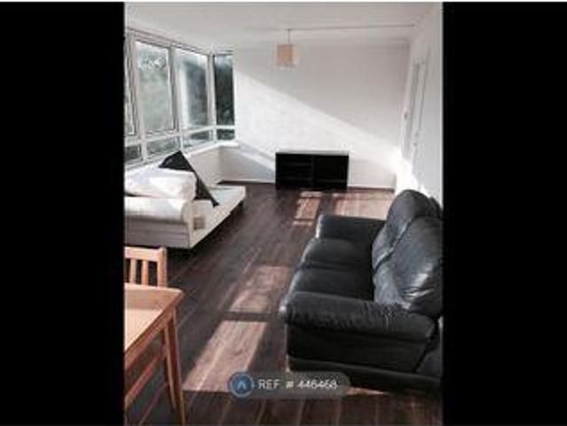 2 Bedrooms Flat for rent in Haughmond, London N12