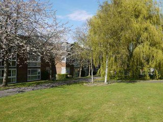 2 Bedrooms Flat for rent in Hawkesworth Close, Northwood HA6