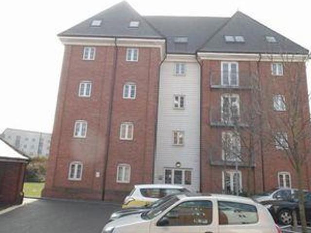 2 Bedrooms Flat for rent in Hawkins Road, Colchester, Essex CO2