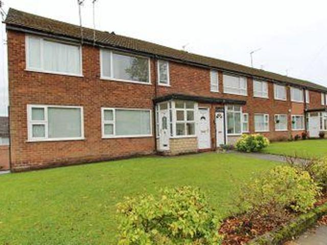 2 Bedrooms Flat for rent in Hawkstone Avenue, Whitefield, Manchester M45