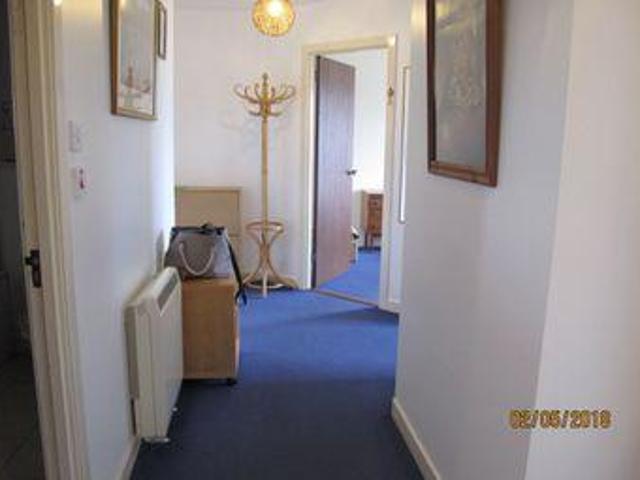 2 Bedrooms Flat for rent in Hawthornden Place, Pilrig, Edinburgh EH7
