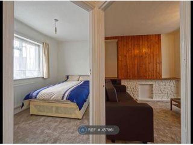 2 Bedrooms Flat for rent in Hayland Close, London NW9