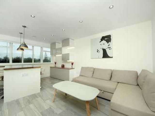 2 Bedrooms Flat for rent in Haymills Court, Hanger Green, London W5