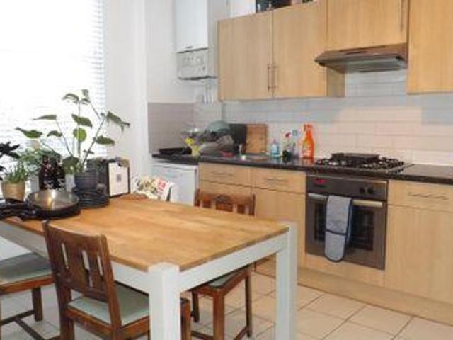 2 Bedrooms Flat for rent in Hayter Road, London SW2