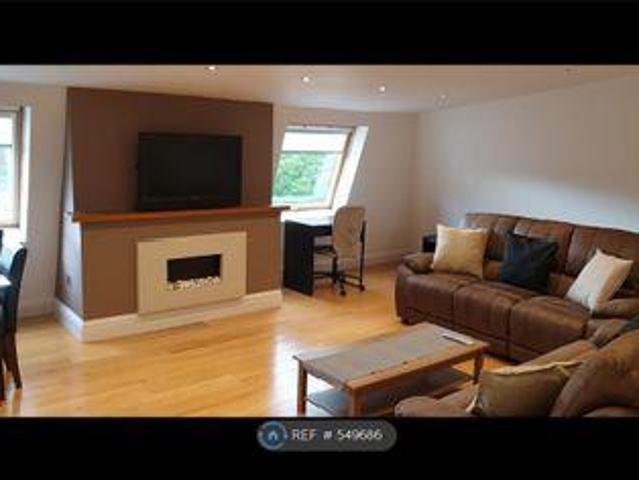 2 Bedrooms Flat for rent in Hazeltree Lodge, London N13