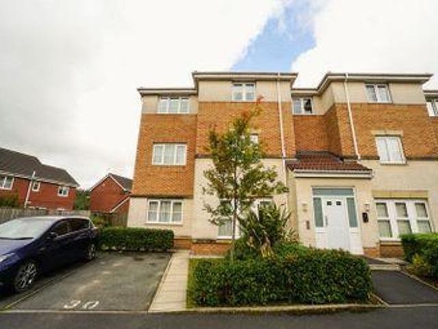 2 Bedrooms Flat for rent in Hazel Pear Close, Horwich, Bolton BL6