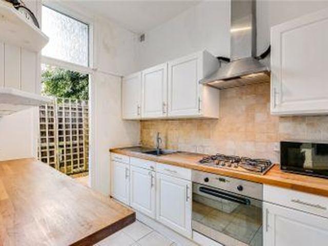 2 Bedrooms Flat for rent in Hazelbourne Road, London SW12