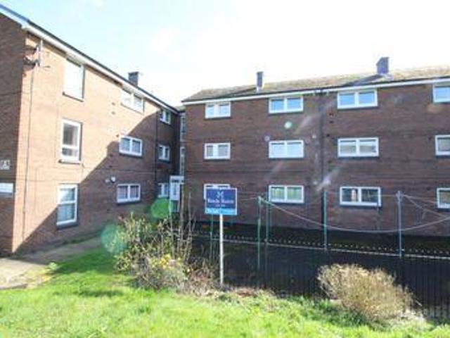2 Bedrooms Flat for rent in Hazlebarrow Crescent, Sheffield S8