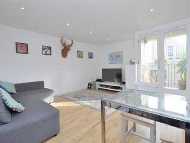 2 Bedrooms Flat for rent in Hackney Road, London E2