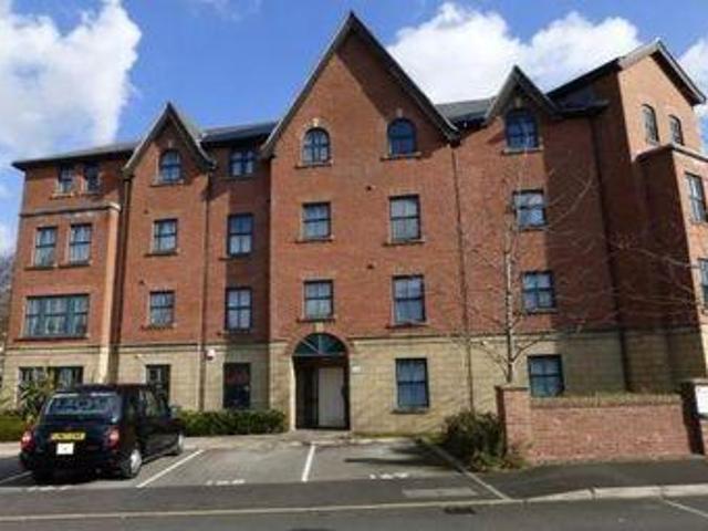 2 Bedrooms Flat for rent in Hadfield Close, Manchester M14