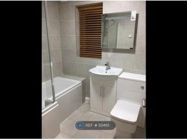2 Bedrooms Flat for rent in Haigh Wood Road, Leeds LS16