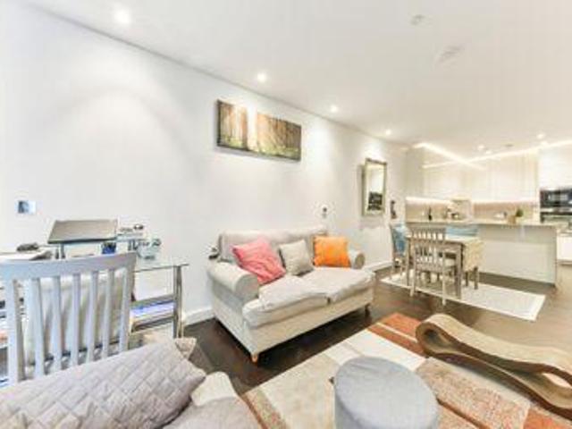 2 Bedrooms Flat for rent in Haines House, Charles Clowes Walk, London SW11