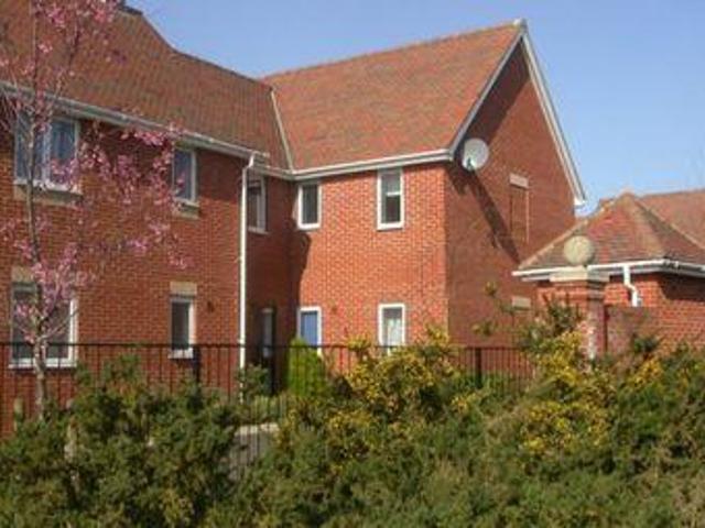 2 Bedrooms Flat for rent in Hakewill Way, Colchester CO4
