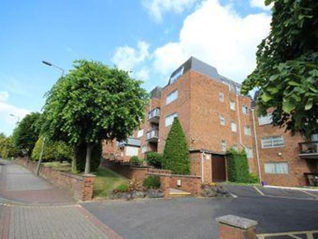 2 Bedrooms Flat for rent in Hale Lane, Edgware, Middlesex HA8