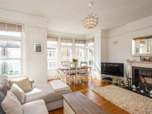 2 Bedrooms Flat for rent in Halesworth Road, London SE13