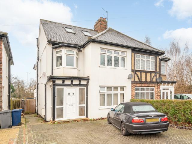 2 Bedrooms Flat for Rent in Hall Lane | Foxtons