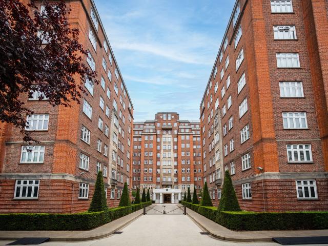 2 Bedrooms Flat for Rent in Hall Road | Foxtons