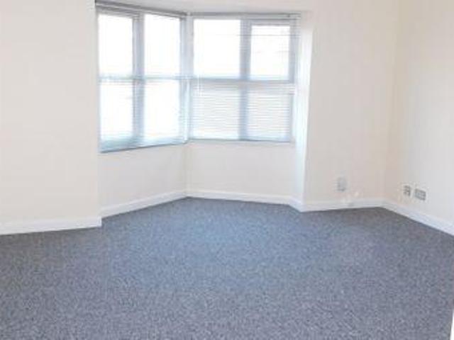 2 Bedrooms Flat for rent in Halley Gardens, Lewisham, London SE13