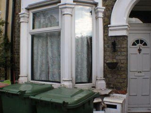 2 Bedrooms Flat for rent in Halley Road, Manor Park E12