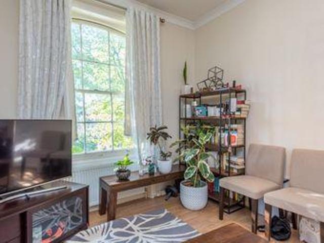 2 Bedrooms Flat for rent in Halliford Street, London N1
