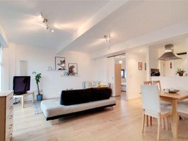 2 Bedrooms Flat for rent in Hallings Wharf Studios, 1 Channelsea Road, Stratford, London E15